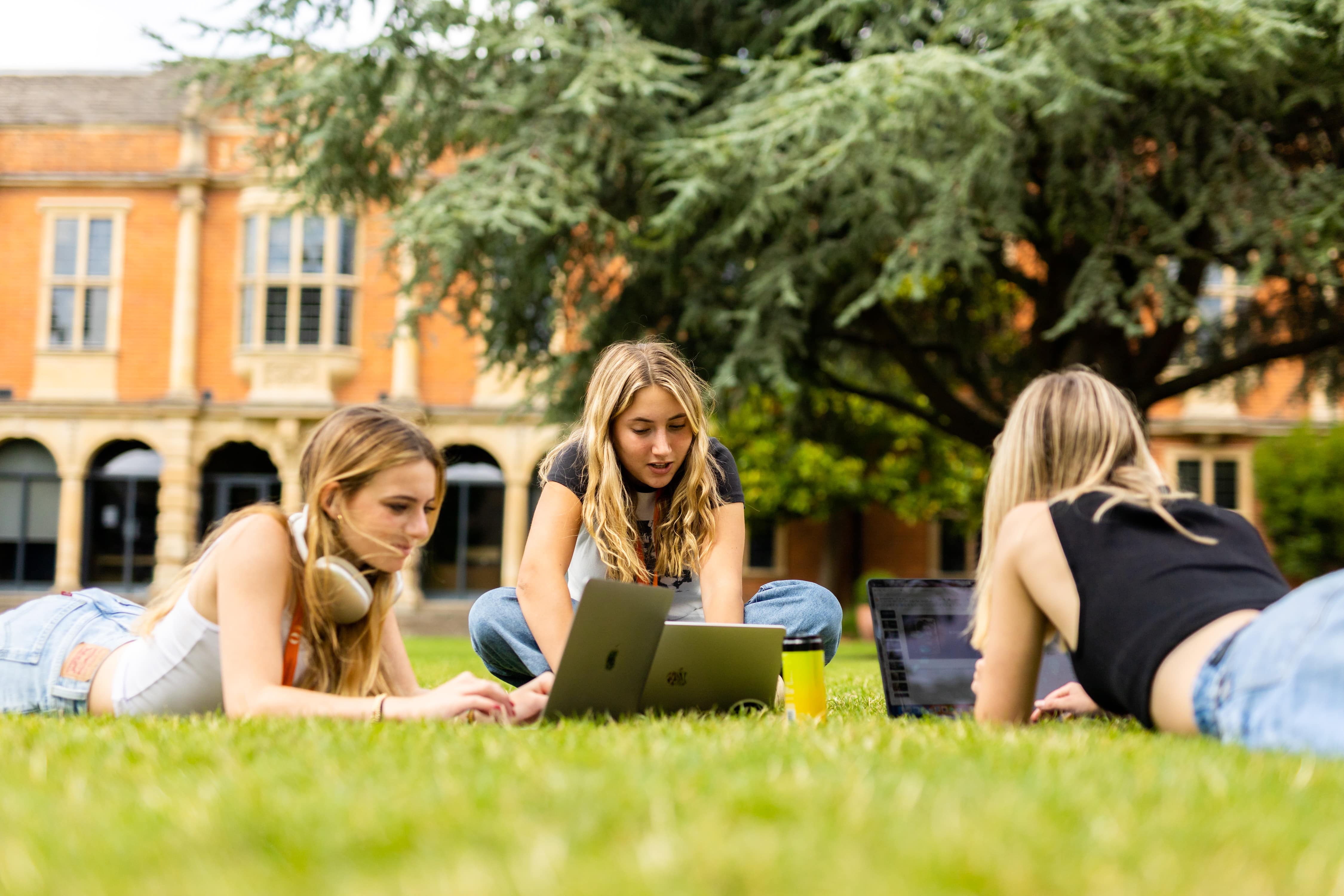 How to Increase Creativity for Problem Solving | Oxford Summer Courses